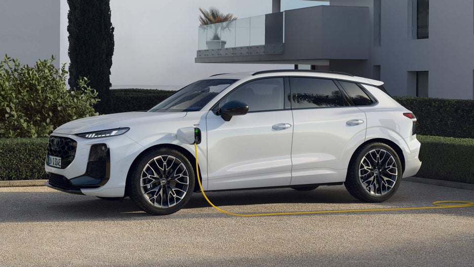 Q3 SUV e-hybrid Highlights | Audi