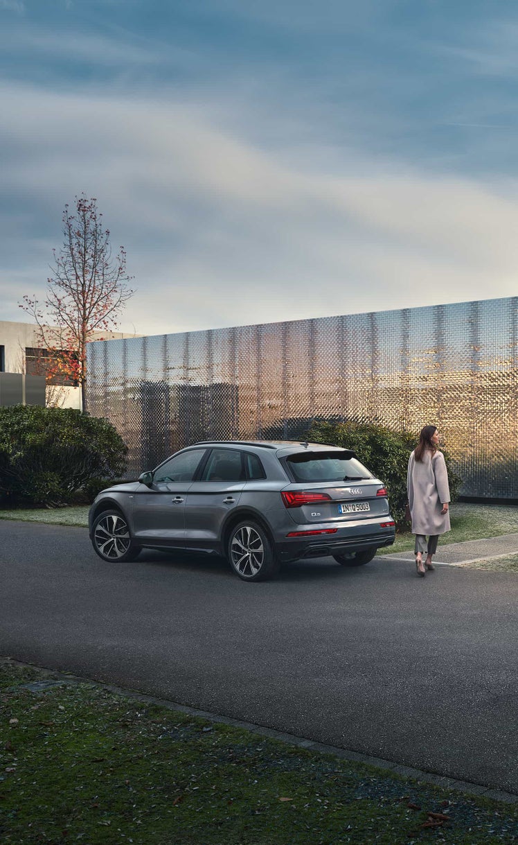 Audi Q5 - Explore Luxury Mid-Size SUV with Price & Specs | Audi India
