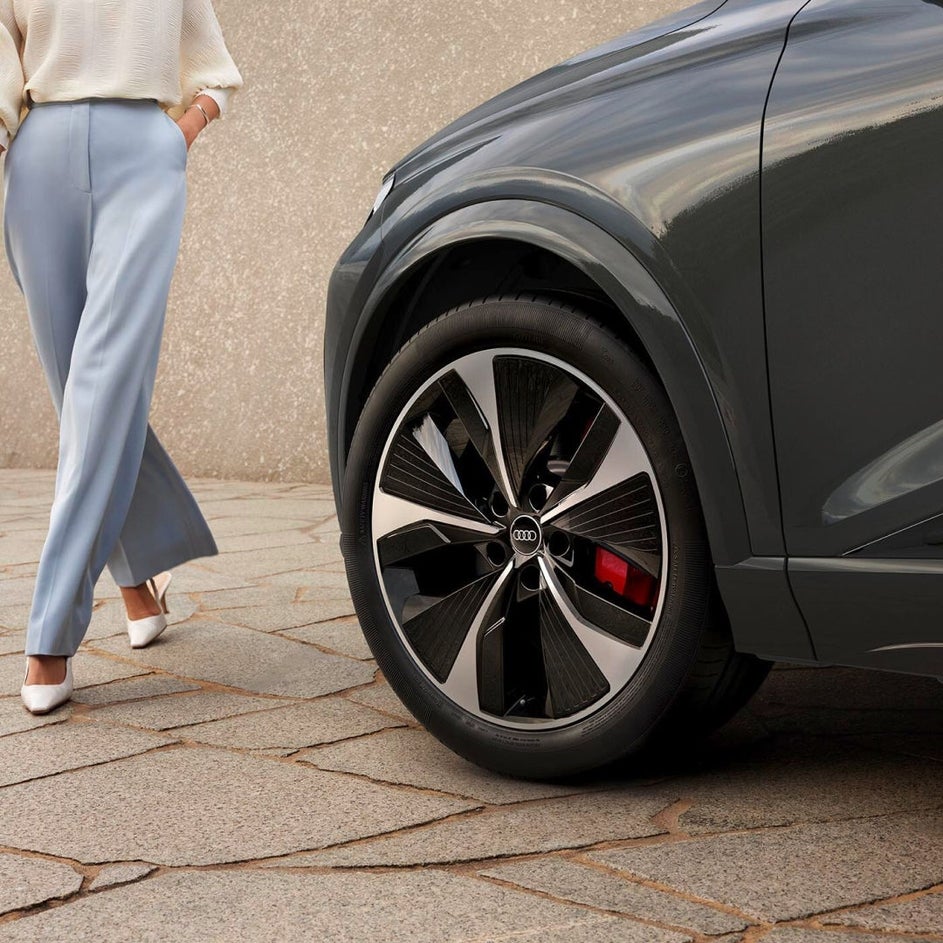 Fully Electric e-tron Collection | Audi UK