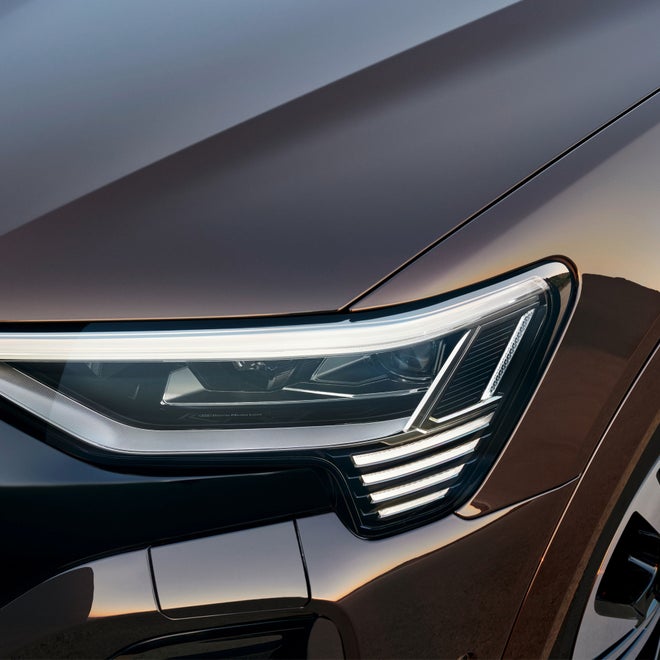 Phares Audi Matrix LED : un million de pixels dansant en rythme | Audi ...